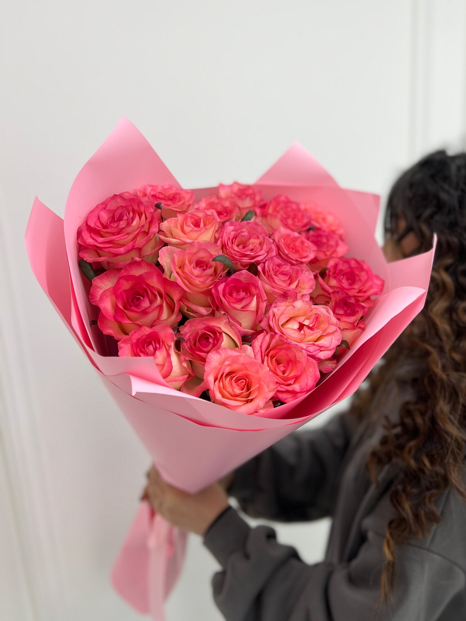 Гламелия цветы «Двухцветная нежность»: 21 роза Jumilia в пленке – купить свежие цветы с доставкой в Москве