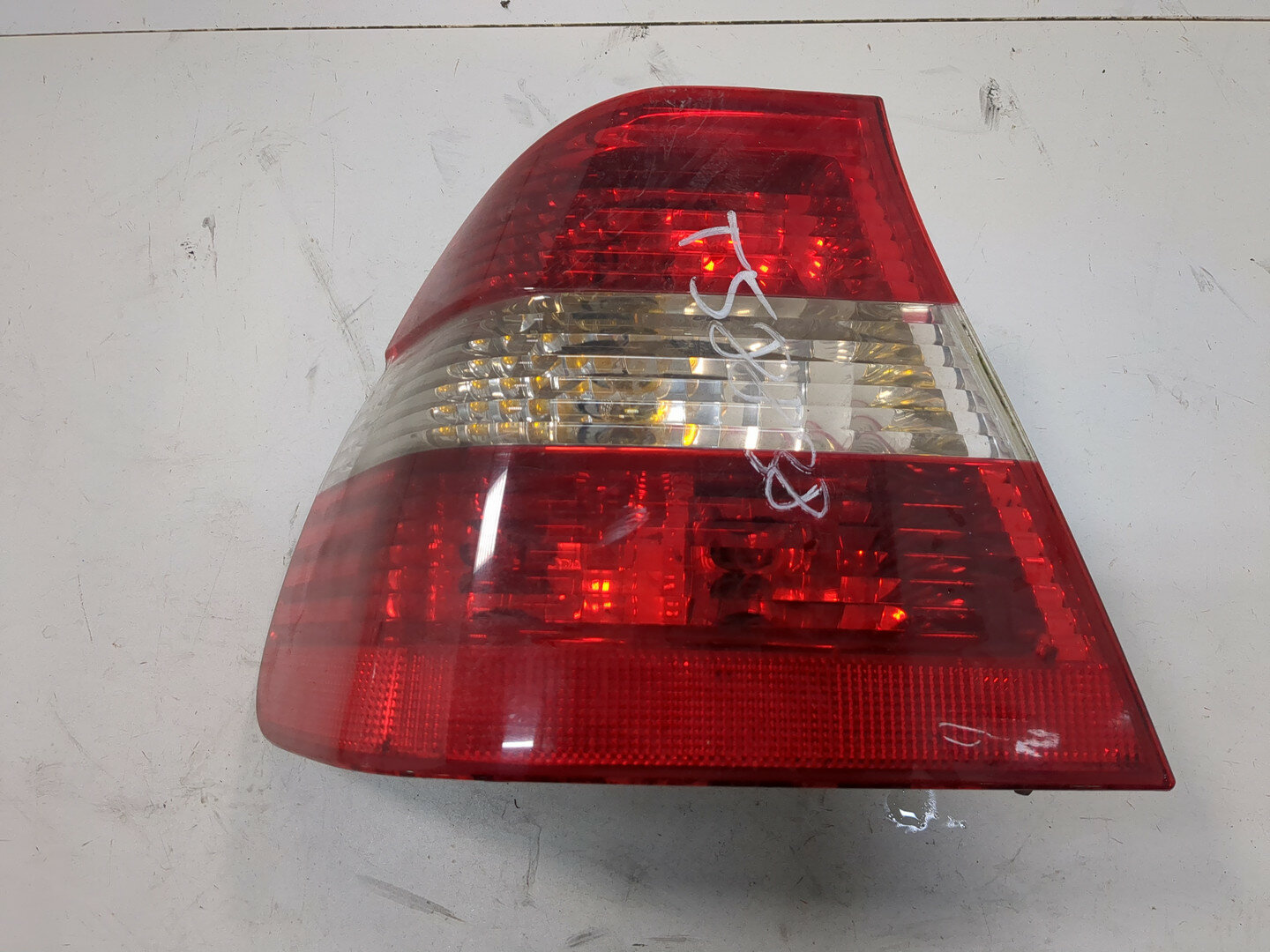 Фонарь (задний) левый BMW 3 E46 Б/У