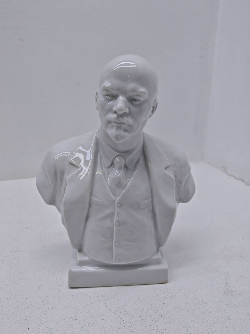 Бюст "Владимир Ильич Ленин", фарфор, ЛФЗ, СССР, отличное состояние