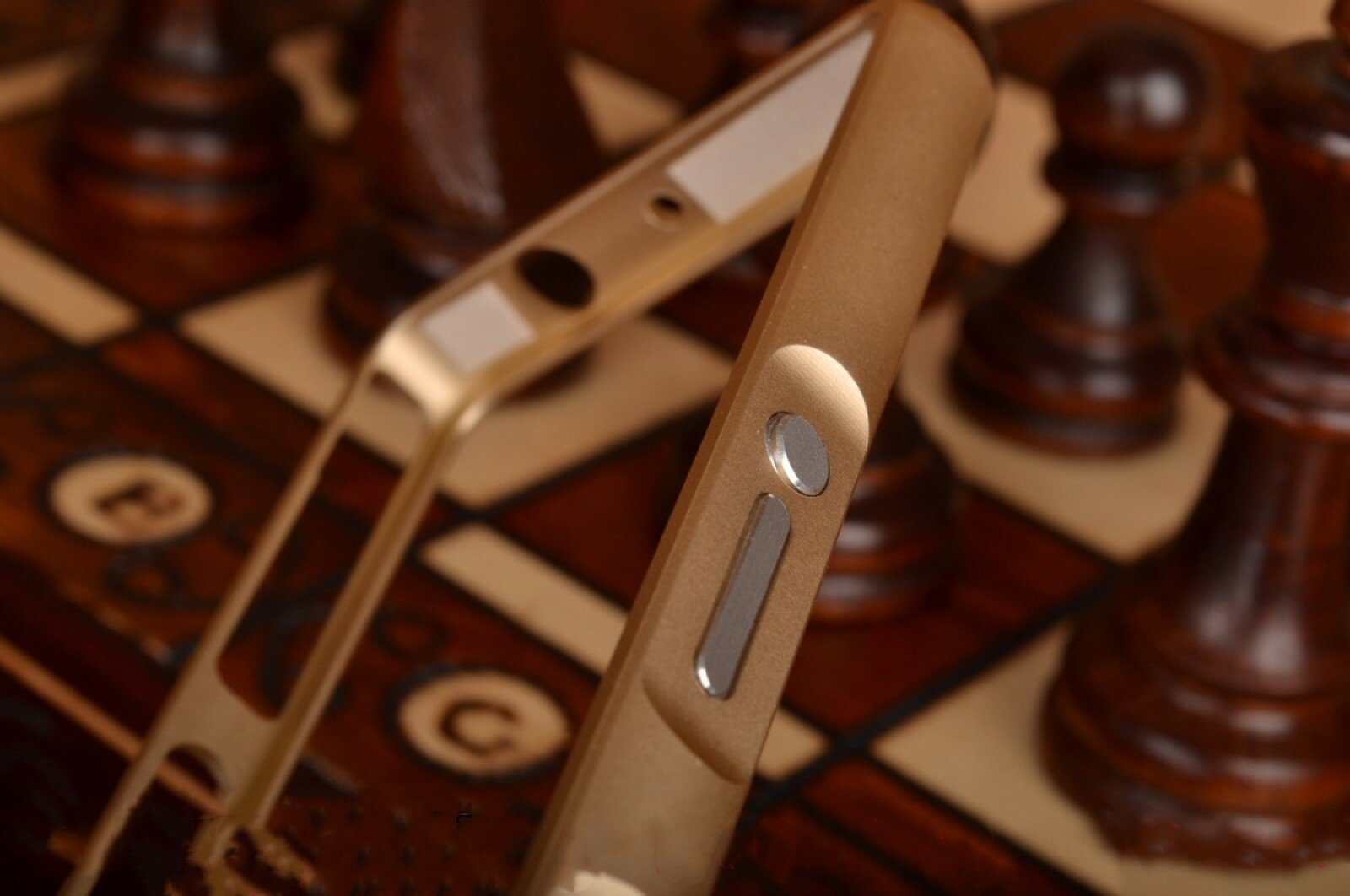 Тонкий металлический чехол-бампер MyPads для Sony Xperia Z4 Compact золотой