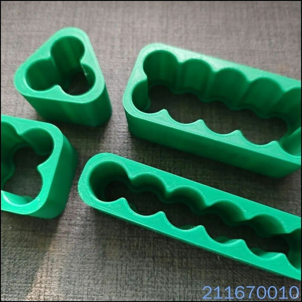 Четыре сварочных аксессуара разных цветов