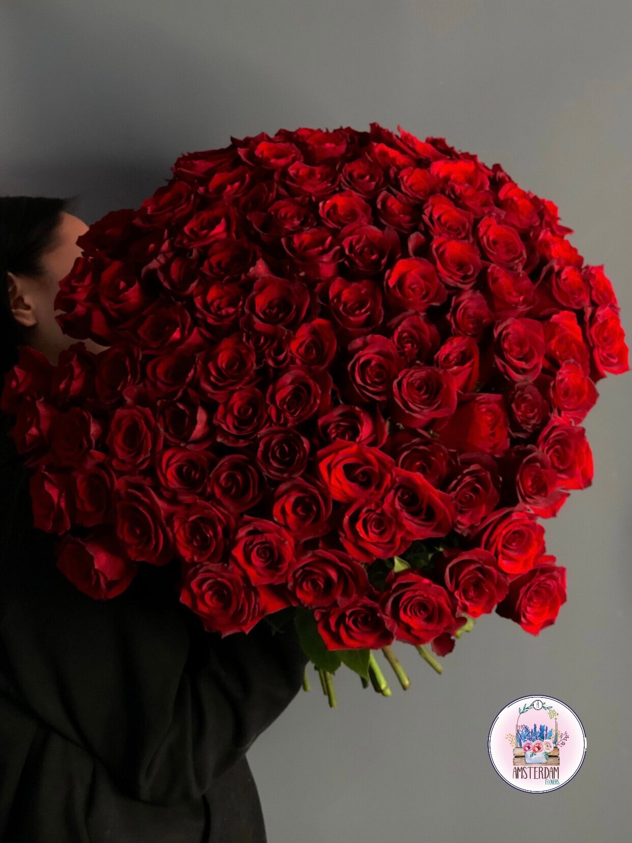 Моно-букет "Exploer", розы, 101 шт, красные, высота 60 см