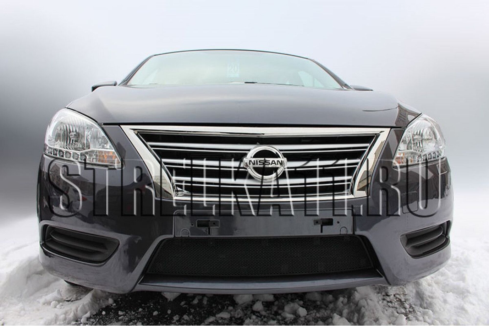 Защитная сетка радиатора с окантовкой и защелками для Nissan Sentra 2012-2017 (VII)