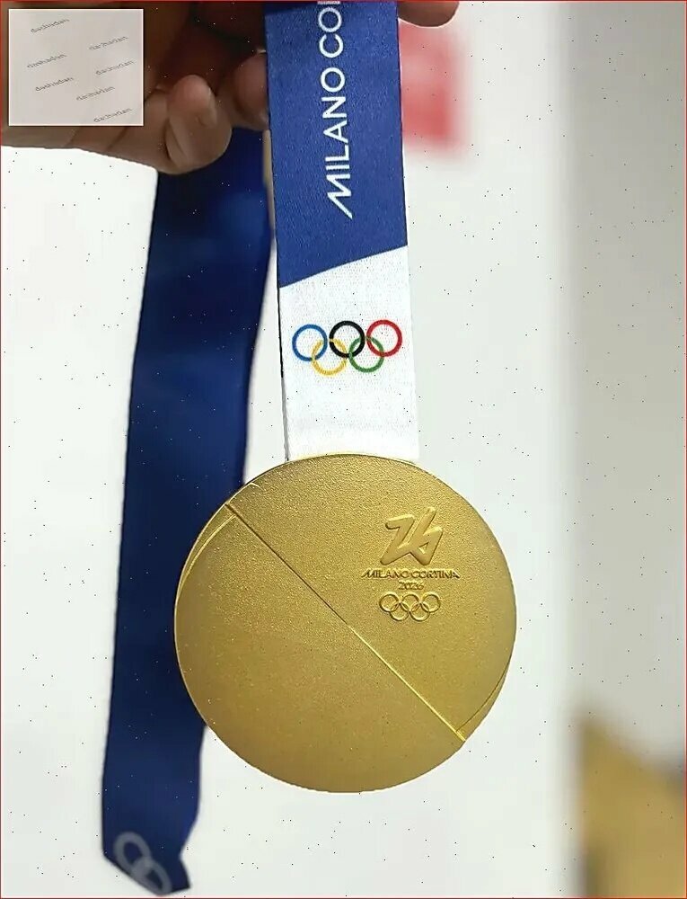 Золотая сувенирная медаль Зимних Олимпийских игр 2026 Милан-Кортине 80 мм с лентой