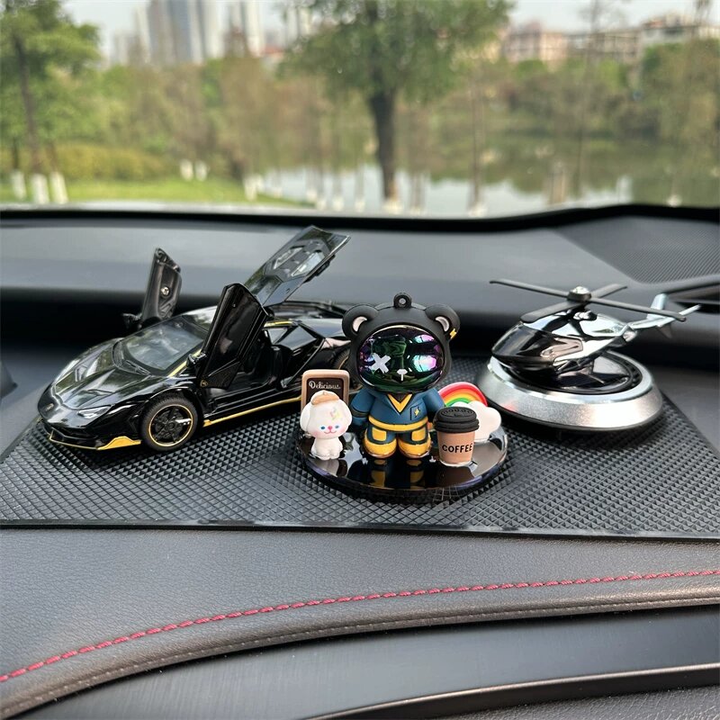 Декор приборной панели Lamborghini Aventador 770: фигурка Джима с серебряным солнечным ароматизатором, креативный