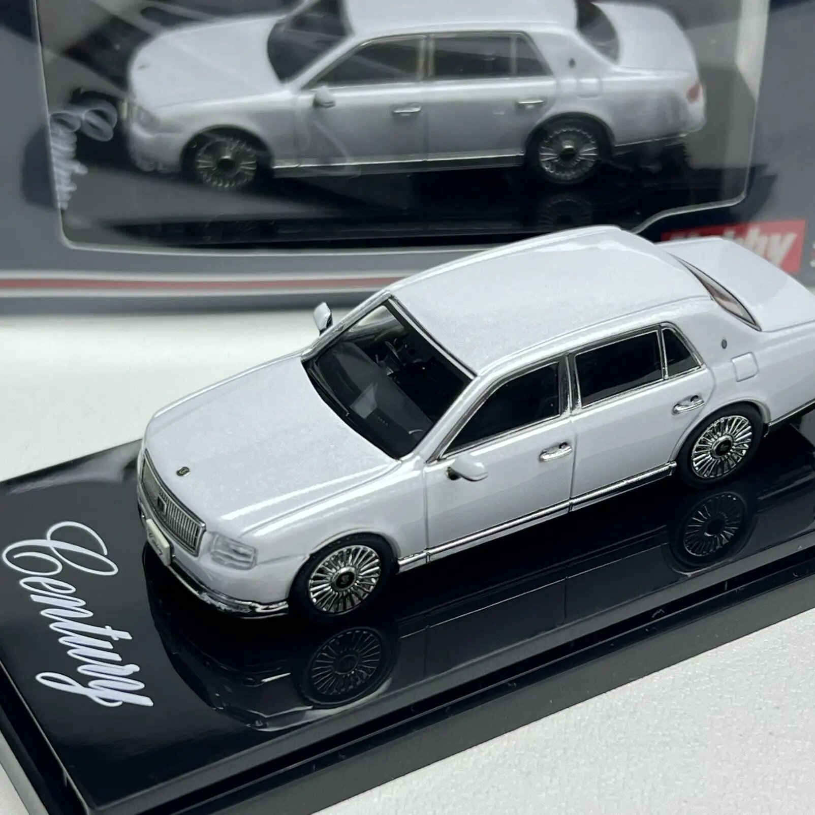 Модель автомобиля Hobby Japan Toyota Century Grmn Hardtop белого цвета HG642019W