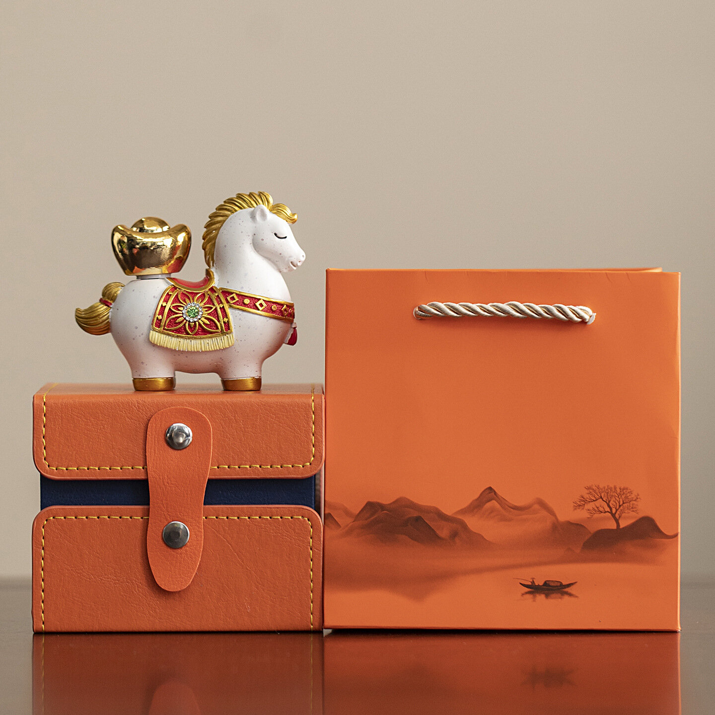 Сувениры и подарки на Новый год в честь Года Коня для компаний и предприятий, бизнес-мероприятий, ежегодных встреч, подарки для клиентов и сотрудников