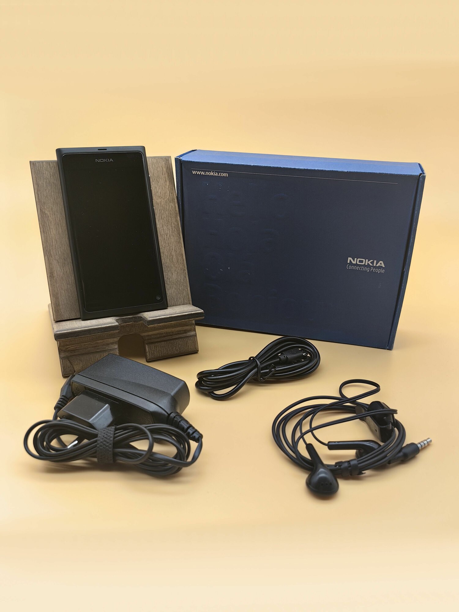 Мобильный телефон Nokia N9, Черный