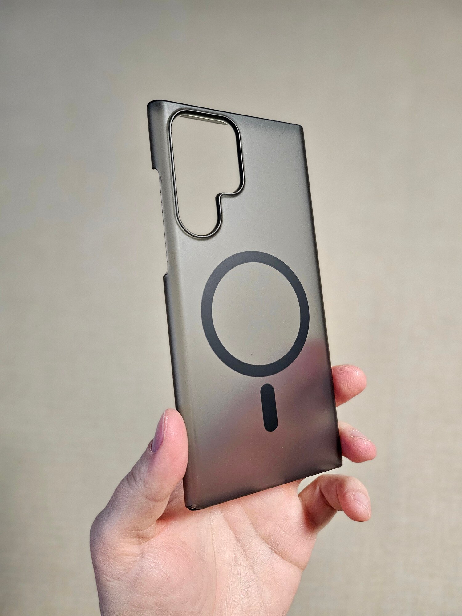 Чехол Magsafe на Samsung Galaxy S22 Ultra, черный, полупрозрачный, магнитный