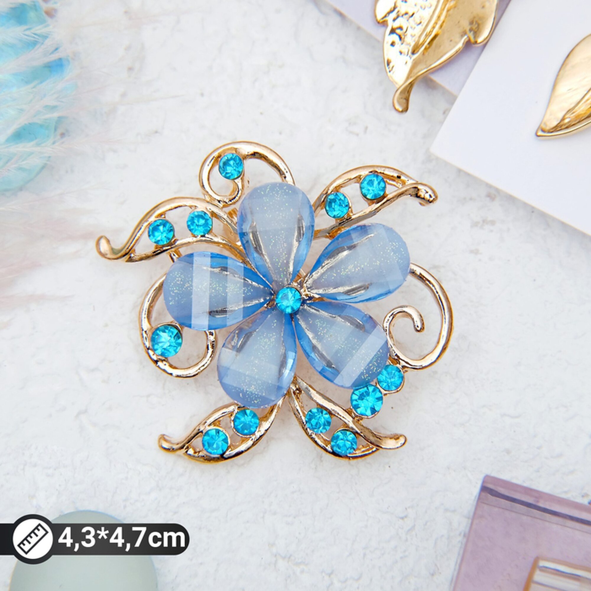 Брошь, стразы