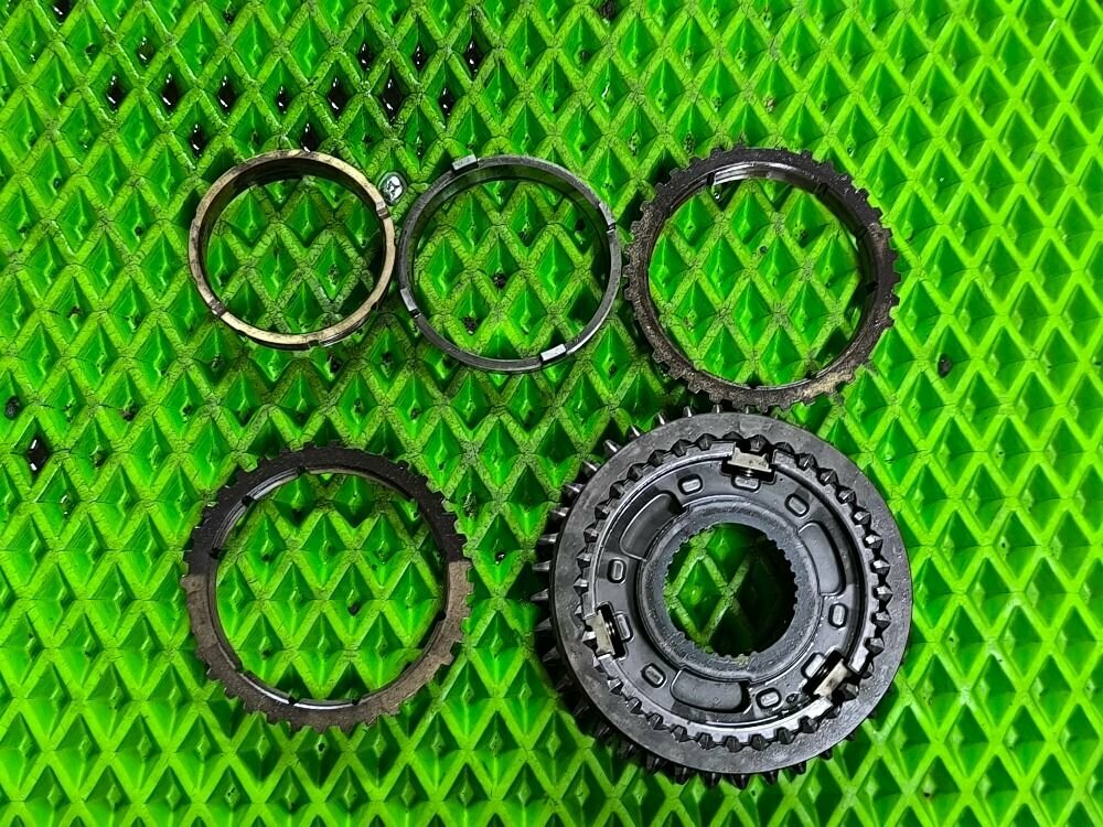 муфта 1-2 с синхронами Тойота Королла 150 робот 33331-12060