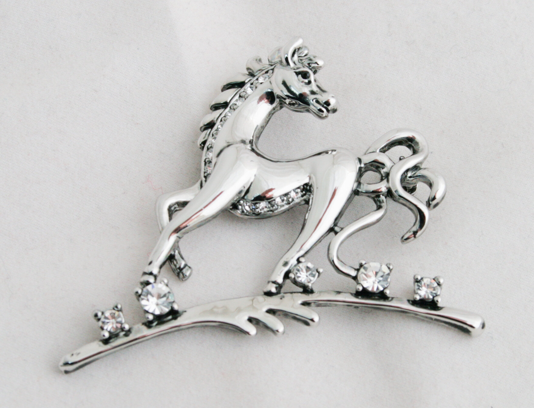 Брошь, стразы