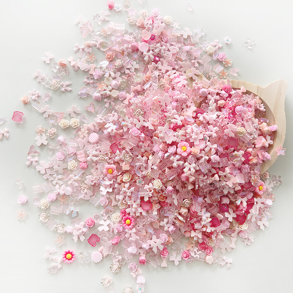 Клубничные ногти Фигурки для ногтей, объемные / 3d аксессуары / декор для маникюра Бантики, Мишки, Бабочки, Сердечки. Набор 100 шт. Цвет разноцветный.