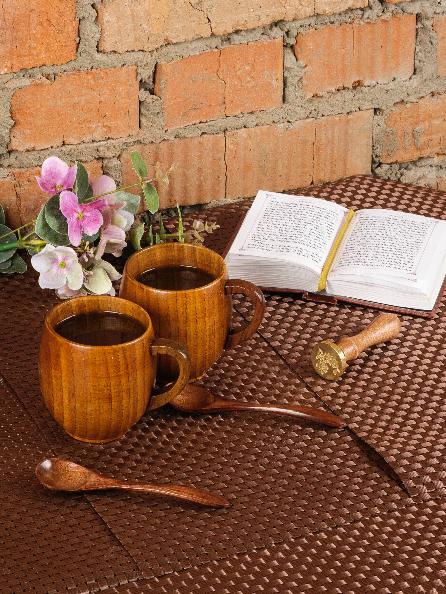 Кружки - чашки с чайными ложками Mirus Group, набор - 4 предмета, из натурального дерева, объёмом 250 мл