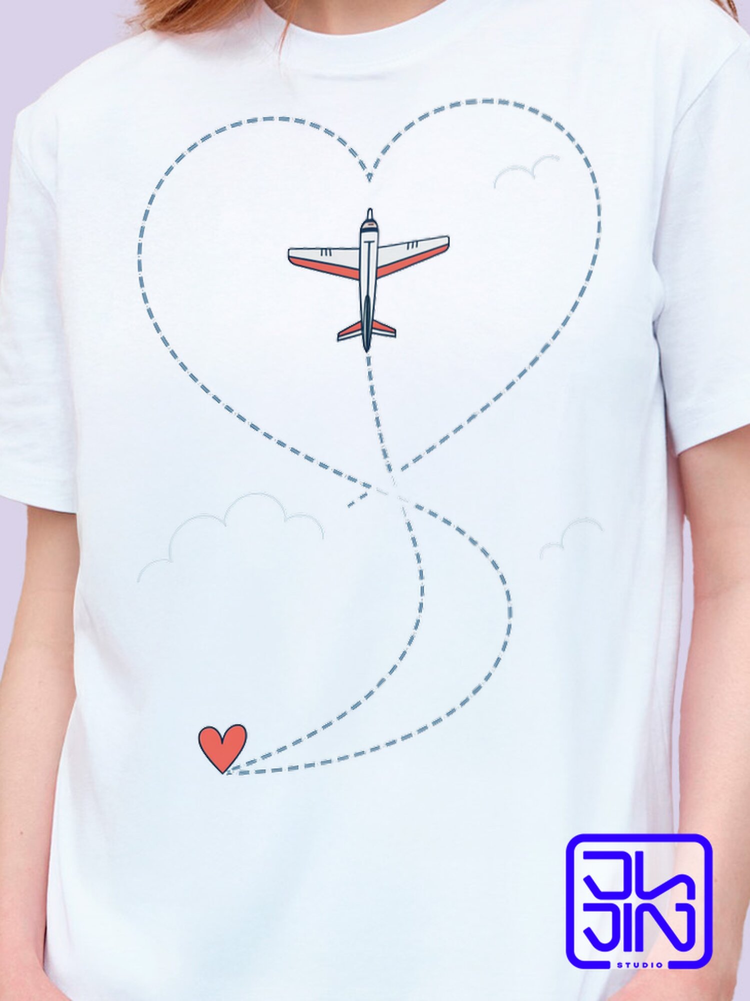 Футболка классическая женская с авторским принтом Минималистичная бело-голубая композиция с самолетом, сердцем и мягкими облаками, белый хлопковый трикотаж с прикольным рисунком на груди