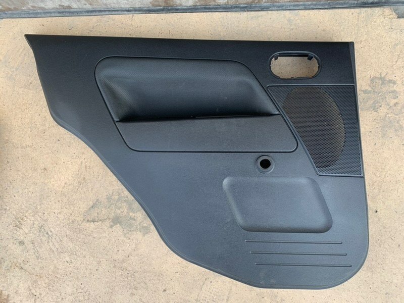 Обшивка двери Ford Fusion хетчбэк 1.6 2006 задн. лев. (б/у) 1374785