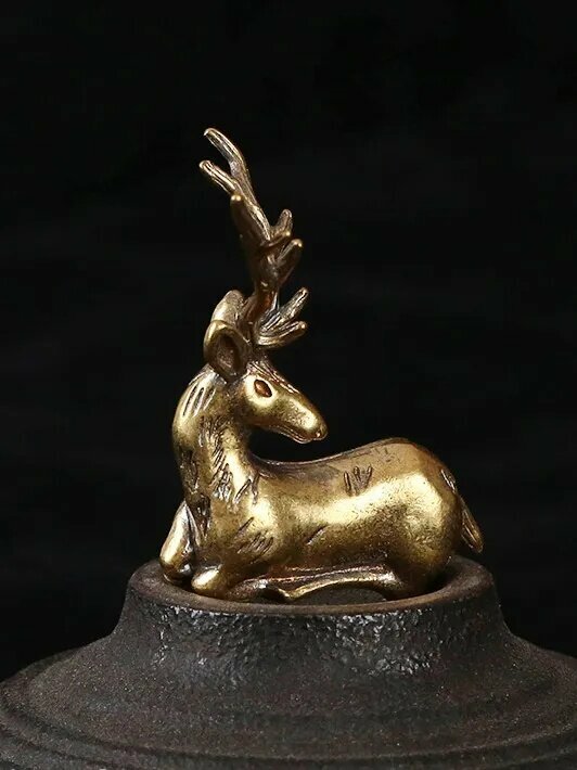 Статуэтка Бронзовая статуя Серво, высота 3.5 см, длина 2.3 см