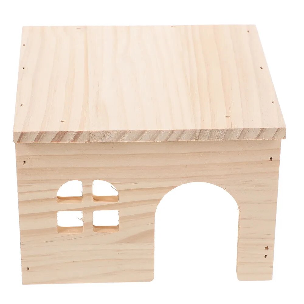 Деревянный домик для хомяка с игровой площадкой