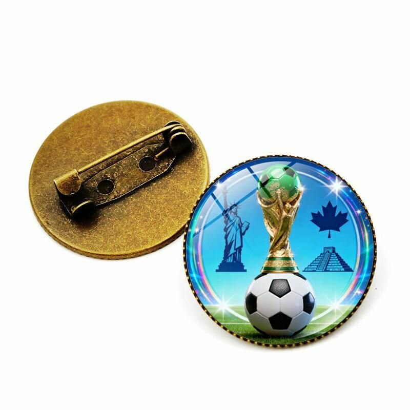 Брошь для футбольного матча