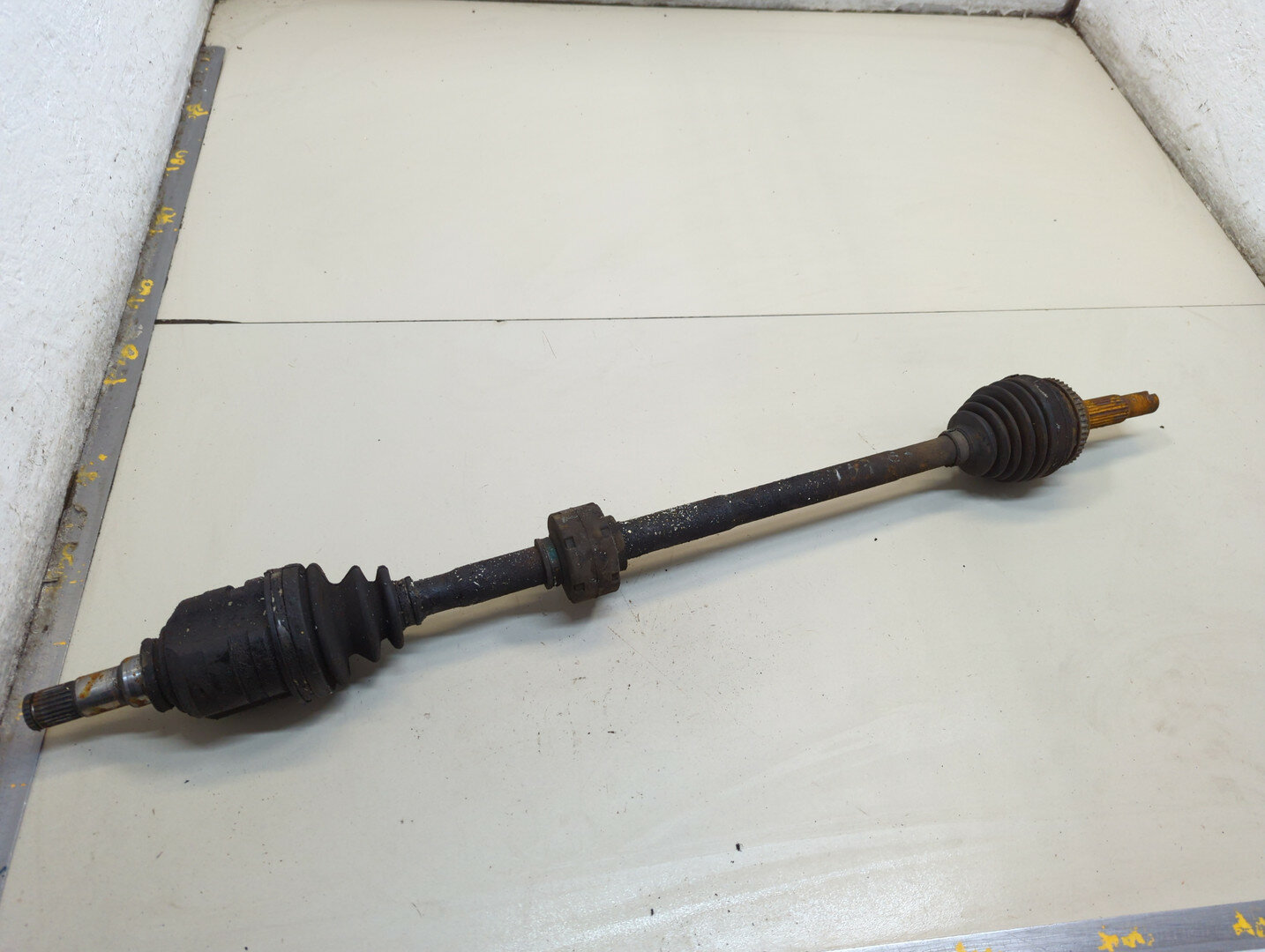 Полуось (вал, шрус) правая передняя Toyota Corolla E12 Б/У