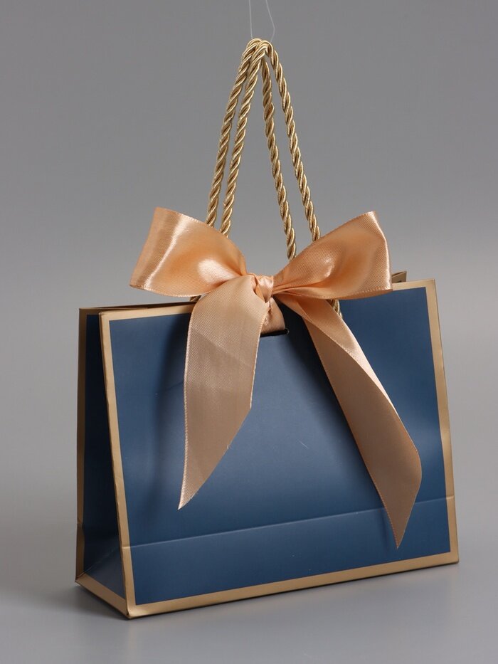 Пакет подарочный ламинированный, тёмно синий с золотым, с бантом, 19×15×7 см