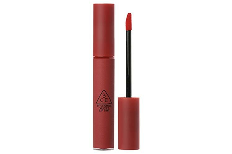 Жидкая помада женская 3CE Velvet Lip Tint, 4g, оттенок True Red, матовая