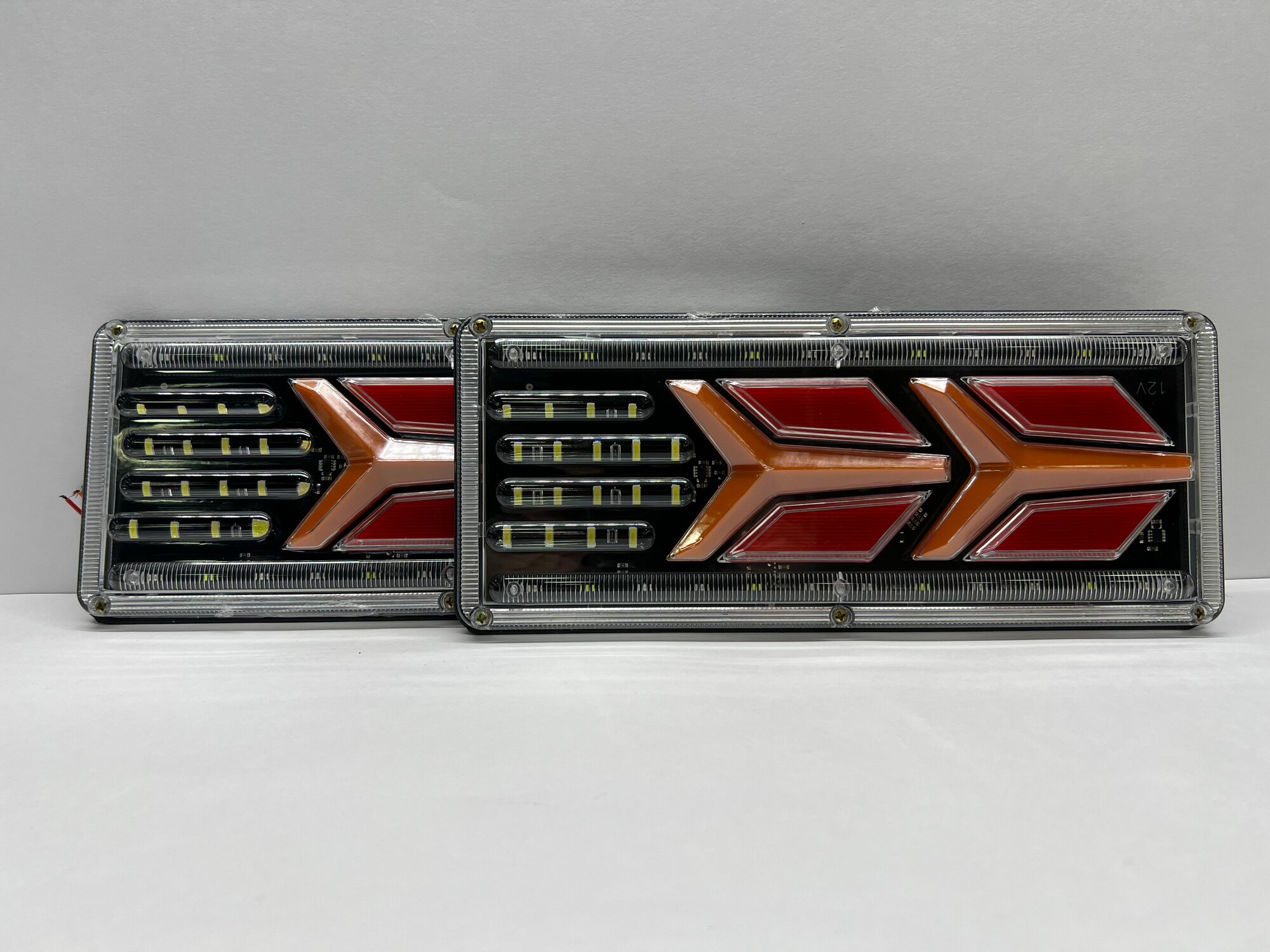 Задние фонари на грузовик, прицеп, ГАЗель, ГАЗ, МАЗ, автобус, 12 Вольт, длина 33 см, арт: 9826-К