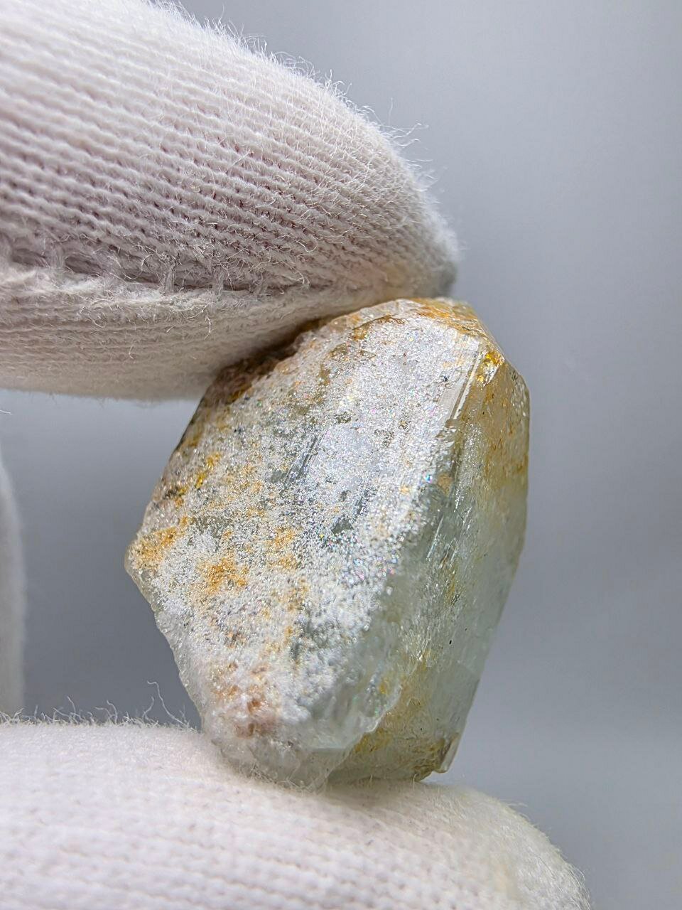 Топаз натуральный (необработанный) 24 мм, 11.63 г.