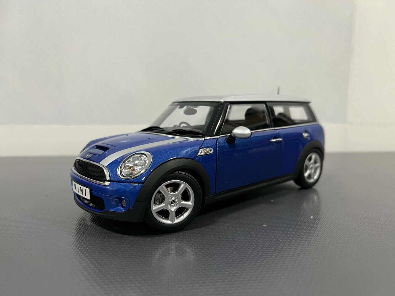 Kyosho Mini Cooper S Clubman 1:18 Синяя модель автомобиля