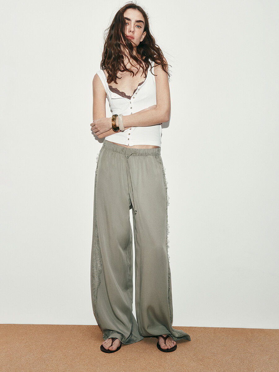 Брюки wide leg из тенсела на завязках с кружевом