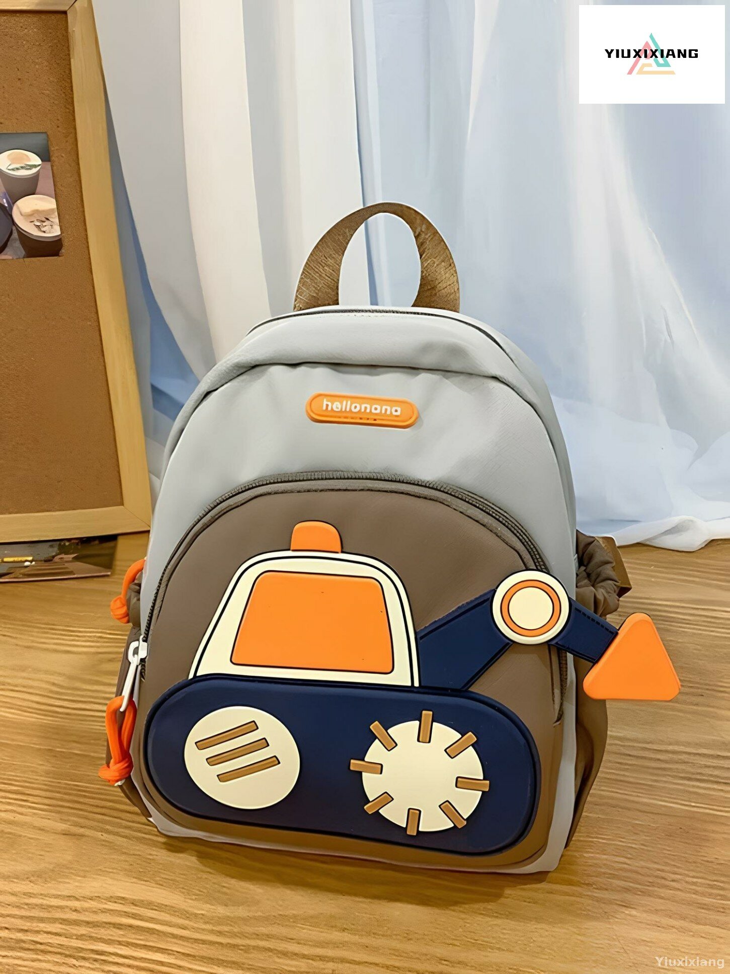 Эксклюзивный детский рюкзак для мальчиков в виде трактора, дополненный сумкой для телефона, создан быть маленьким помощником