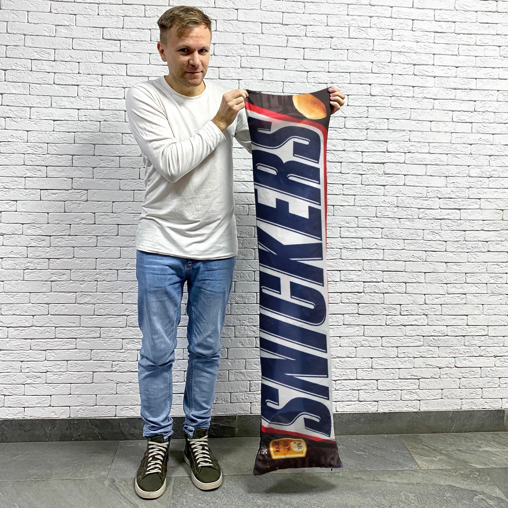 Подушка дакимакура Сникерс Snickers 35x140 см