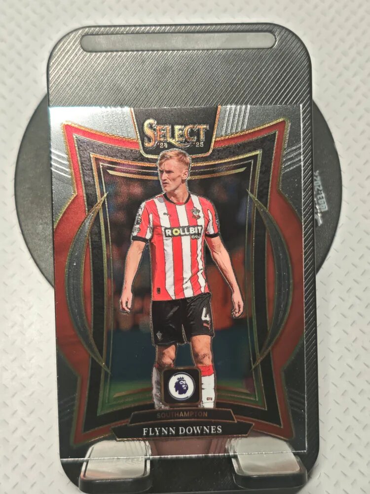 Коллекционные футбольные карточки PANINI SELECT