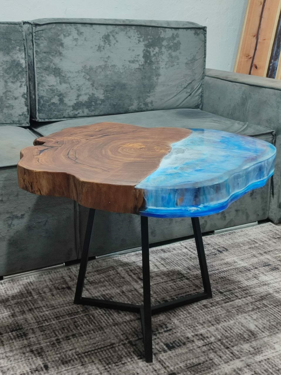 Журнальный стол из эпоксидной смолы и массива акации 86x76x57 ART-SLEB