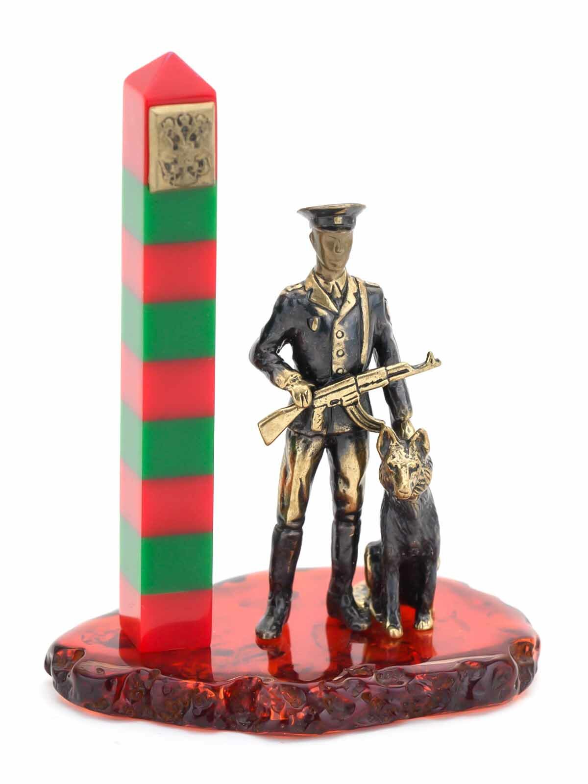 Сувенирная фигурка - Пограничник, Балтийский Янтарь, 7,0 см