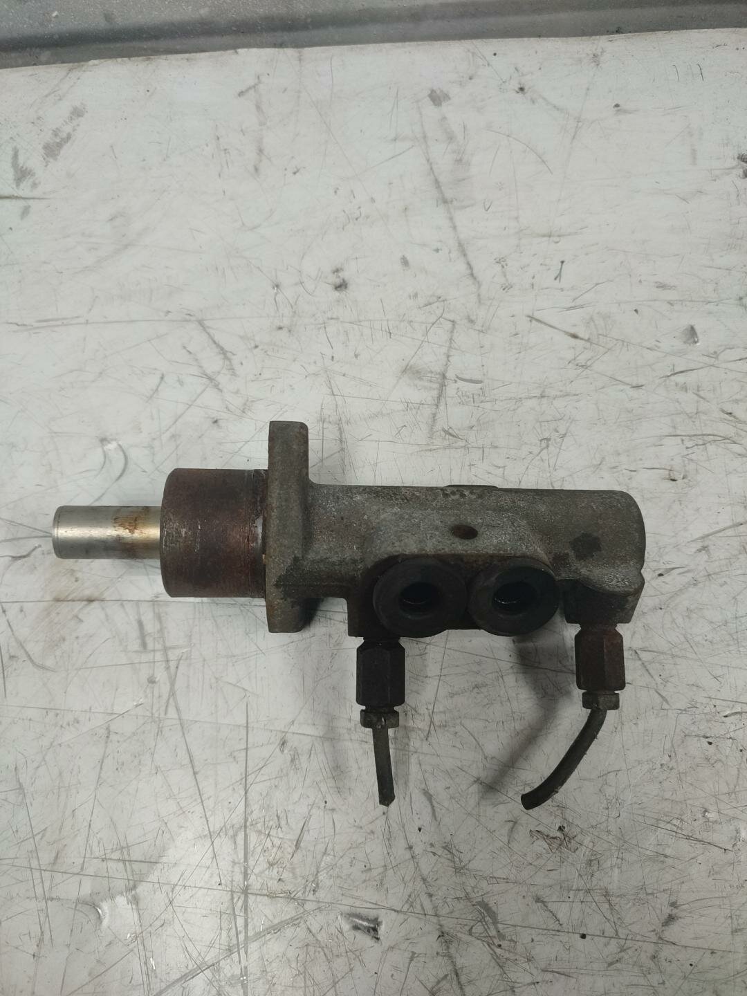 Главный тормозной цилиндр Volkswagen Transporter T4 1993 068903029K