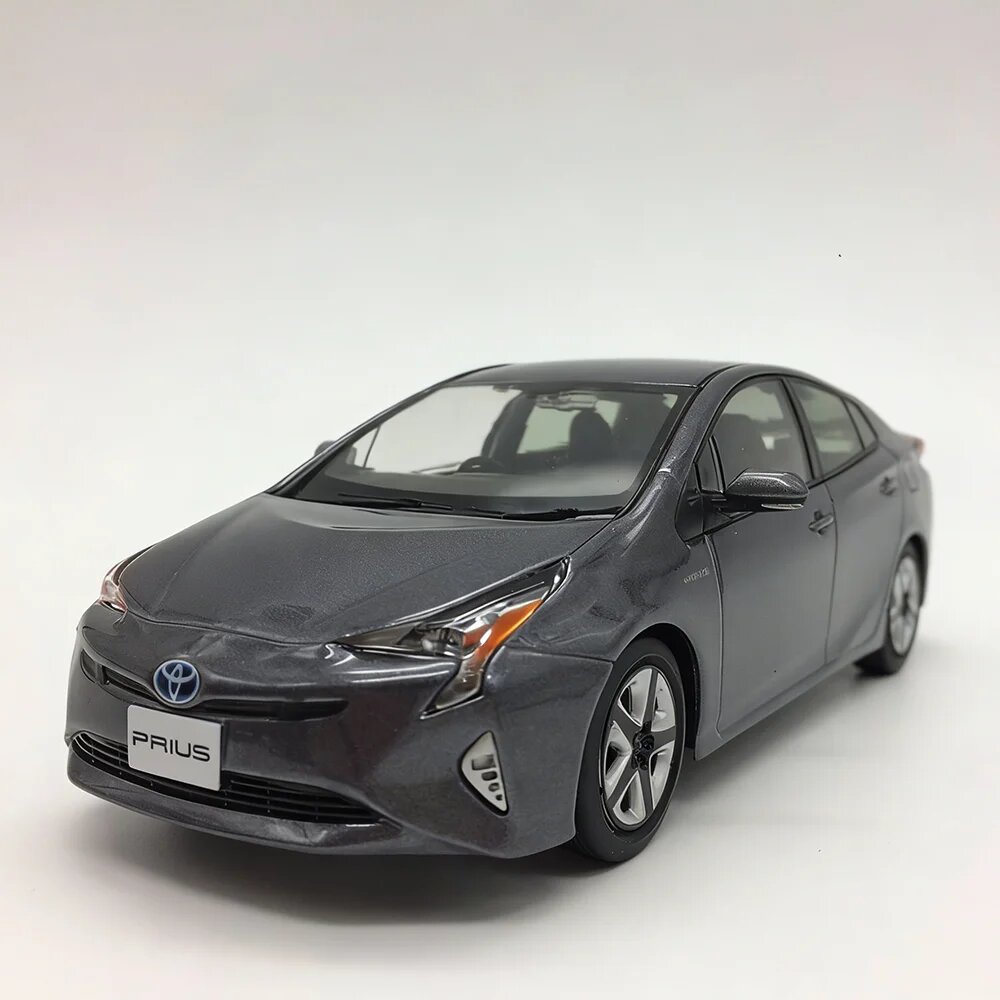 Модель автомобиля Toyota Prius Prime 1:30 металлическая