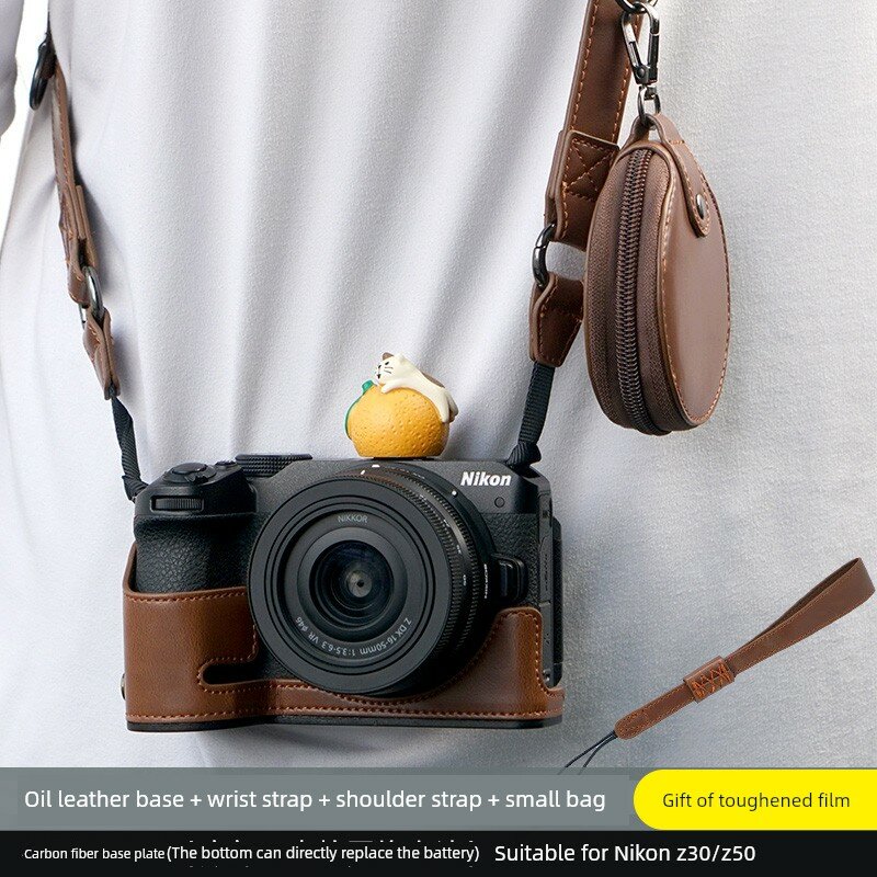 Чехол для камеры Nikon Z30 с кожаной подставкой, браслетом, плечевым ремнем и боковым карманом, кофейный цвет