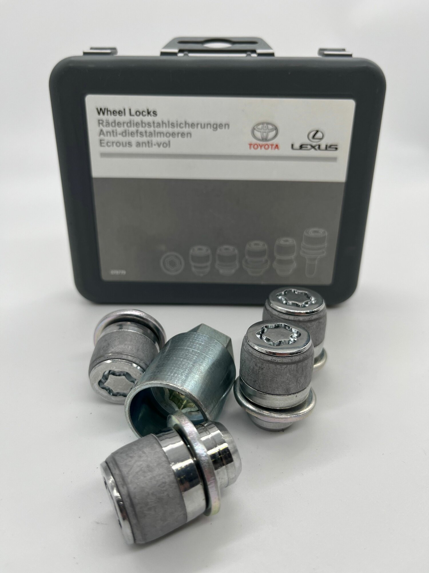 Оригинальные секретки Toyota (Lexus) для C-HR, RAV-4, CAMRY, LEXUS RX/IS PW45600013