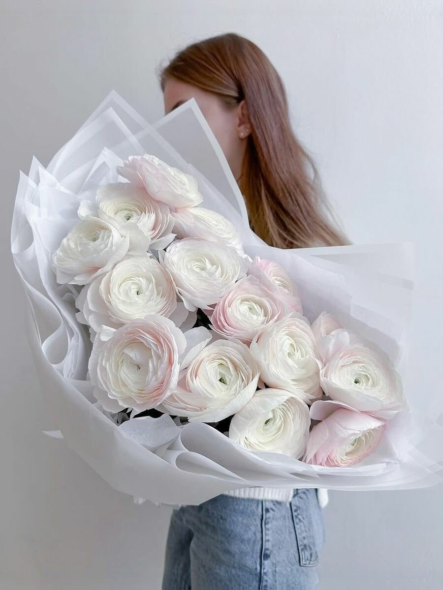 Букет из 15 ранункулюсов сорта Ханой