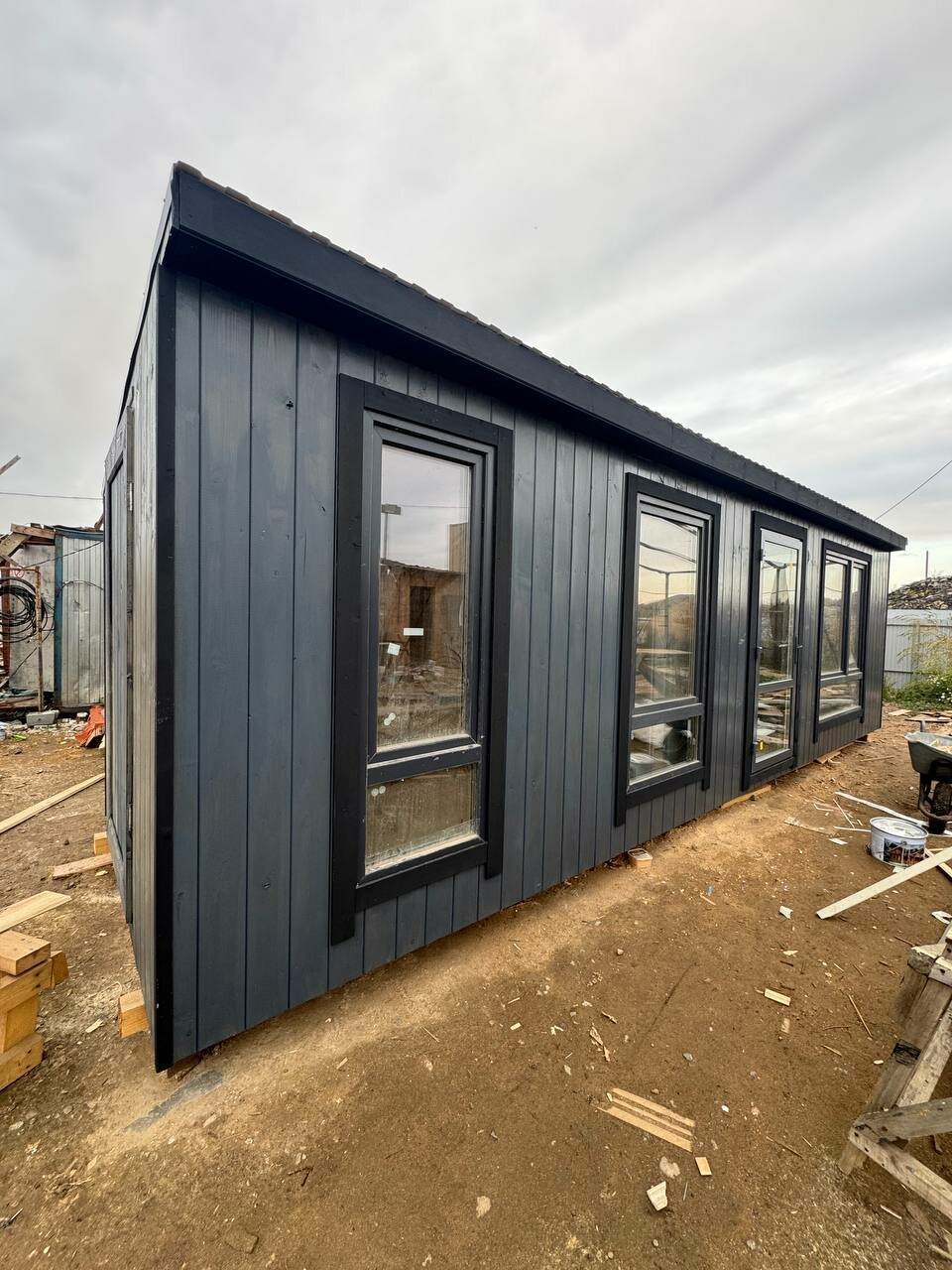 Бытовка дачная для проживания 7000х2300 с электрикой и покраской под ключ