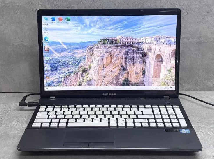 Ноутбук Samsung 15,6* для нетребовательных игр