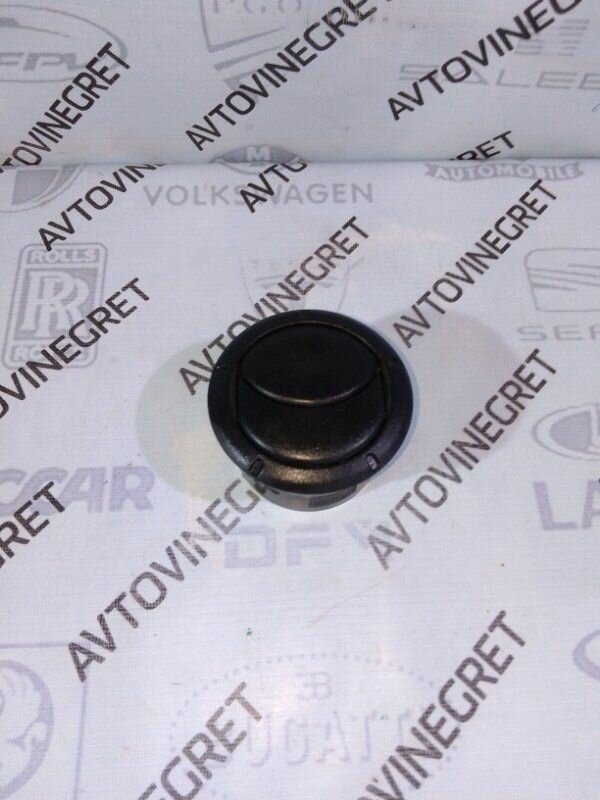 Дефлектор воздуховод Renault Logan Б/У с пробегом