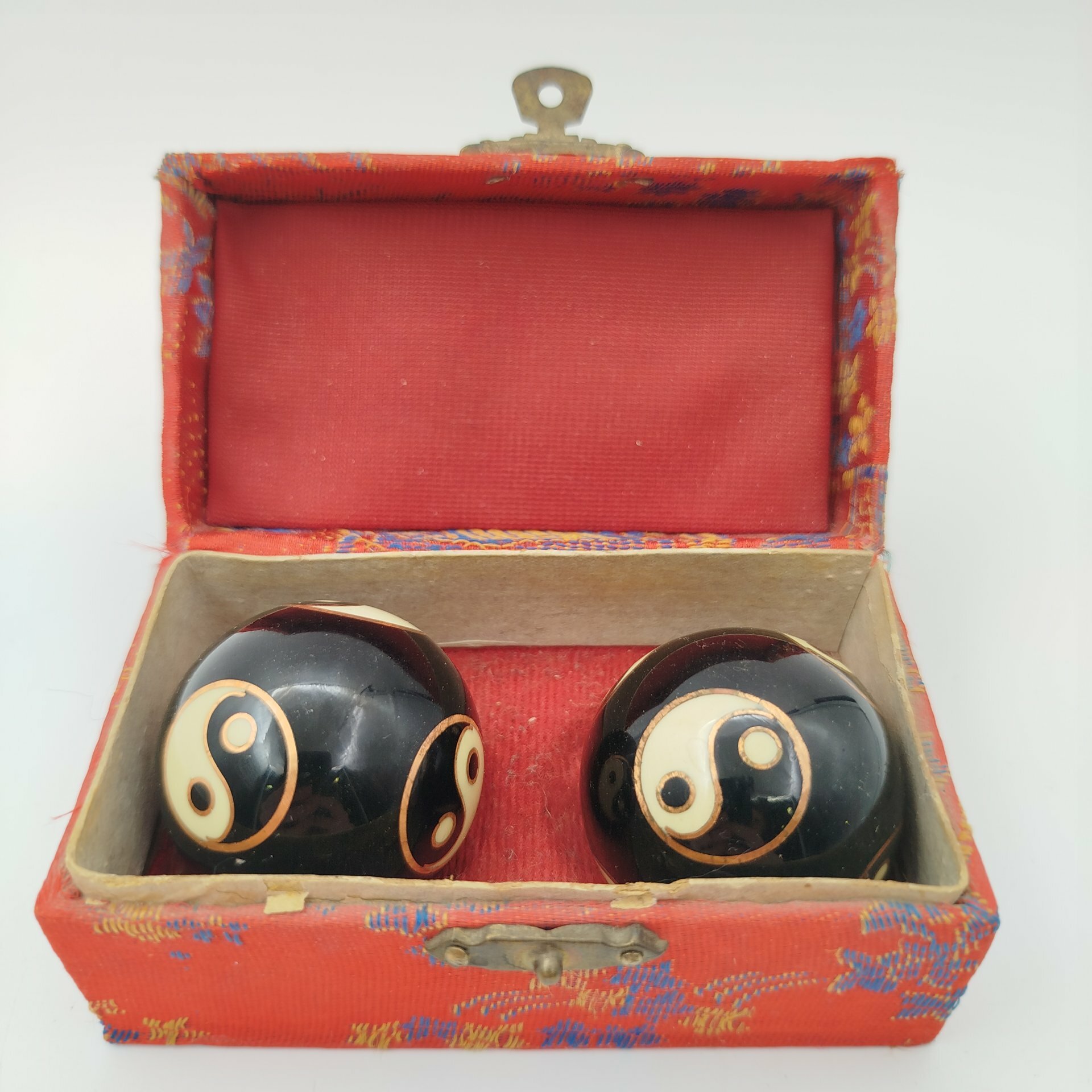 Шары для медитации (шары Баодин) с символикой Инь-Янь в оригинальном кофре