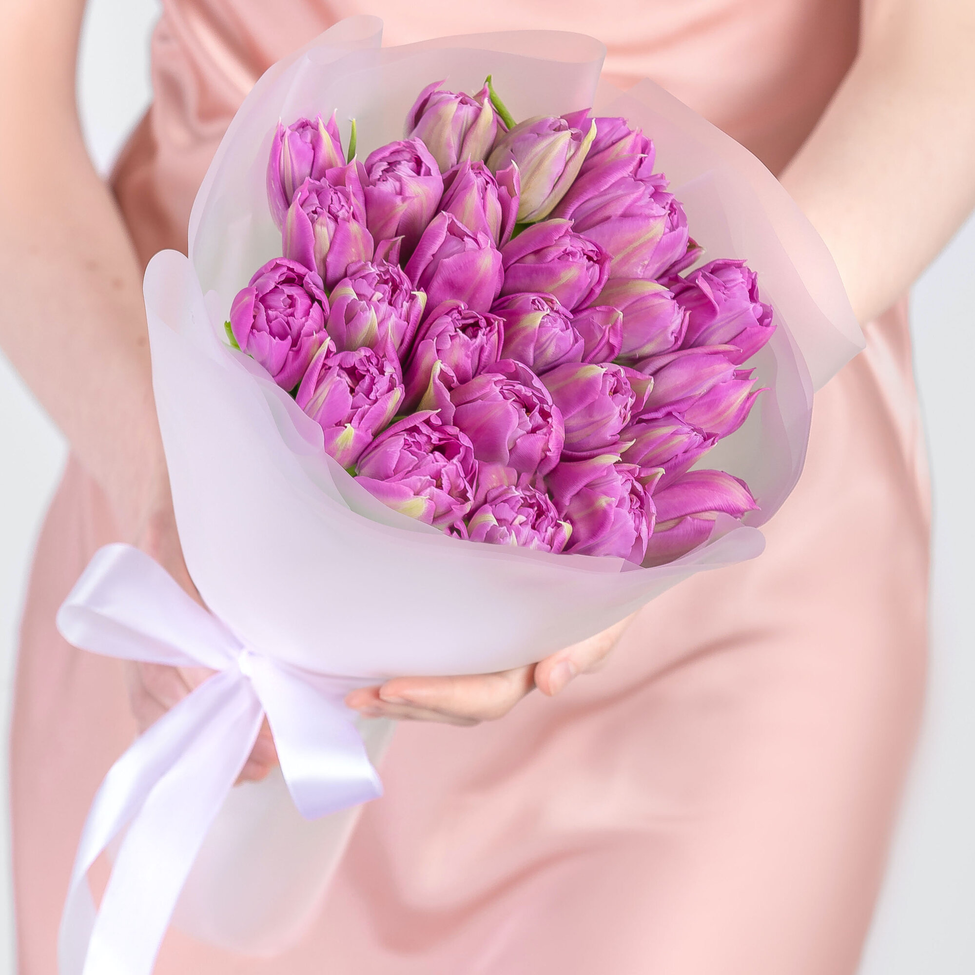 Букет Мегацвет24 "Сиреневые пионовидные Тюльпаны", 25 шт, дизайнерская упаковка