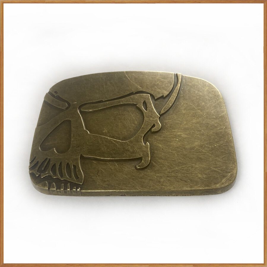 Пряжка для ремня прямоугольная. Подходит для мужских и женских ремней шириной 4 см.