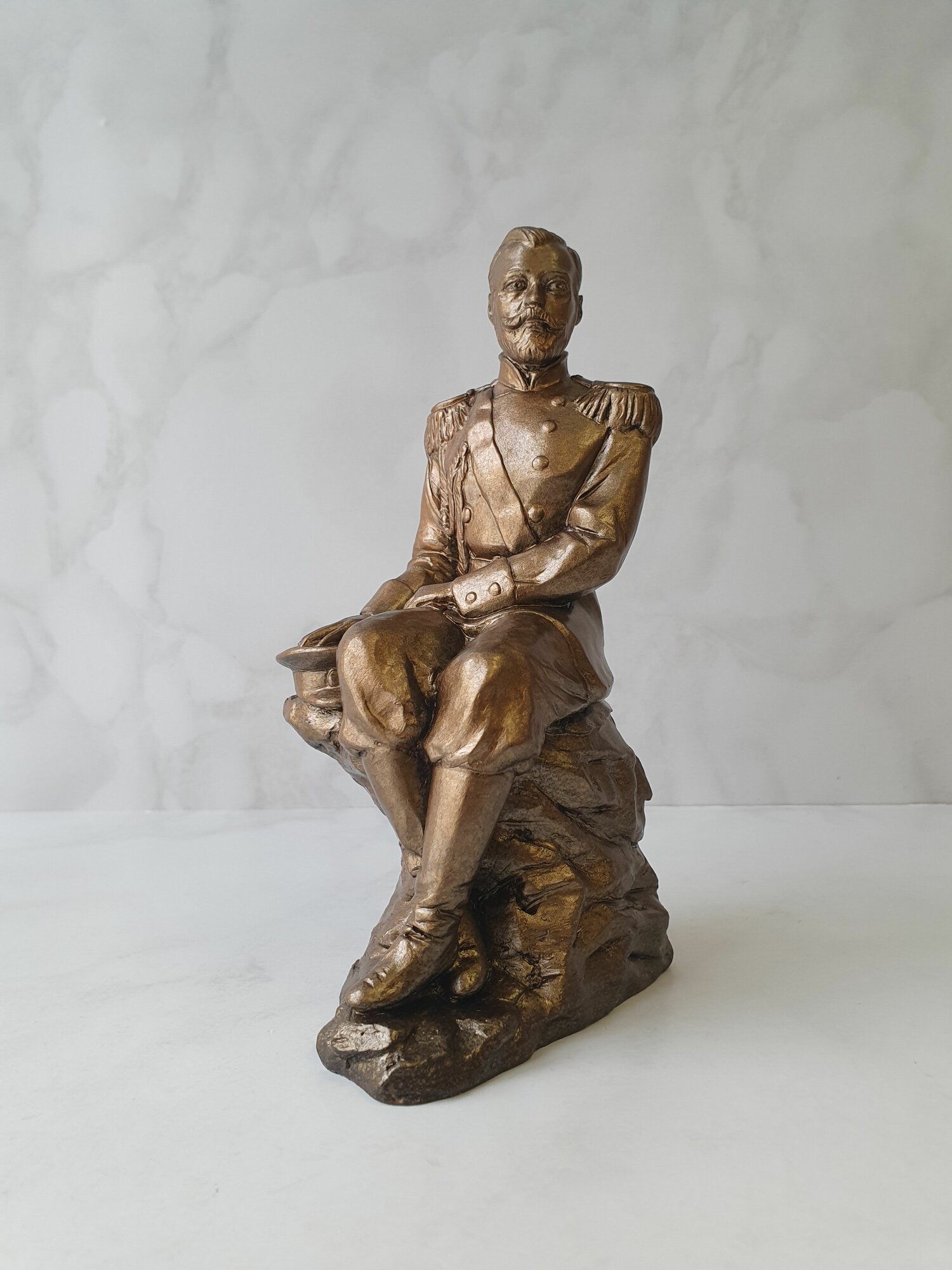 Статуэтка Николай Второй на скале. Цвет бронзовый. Гипс.