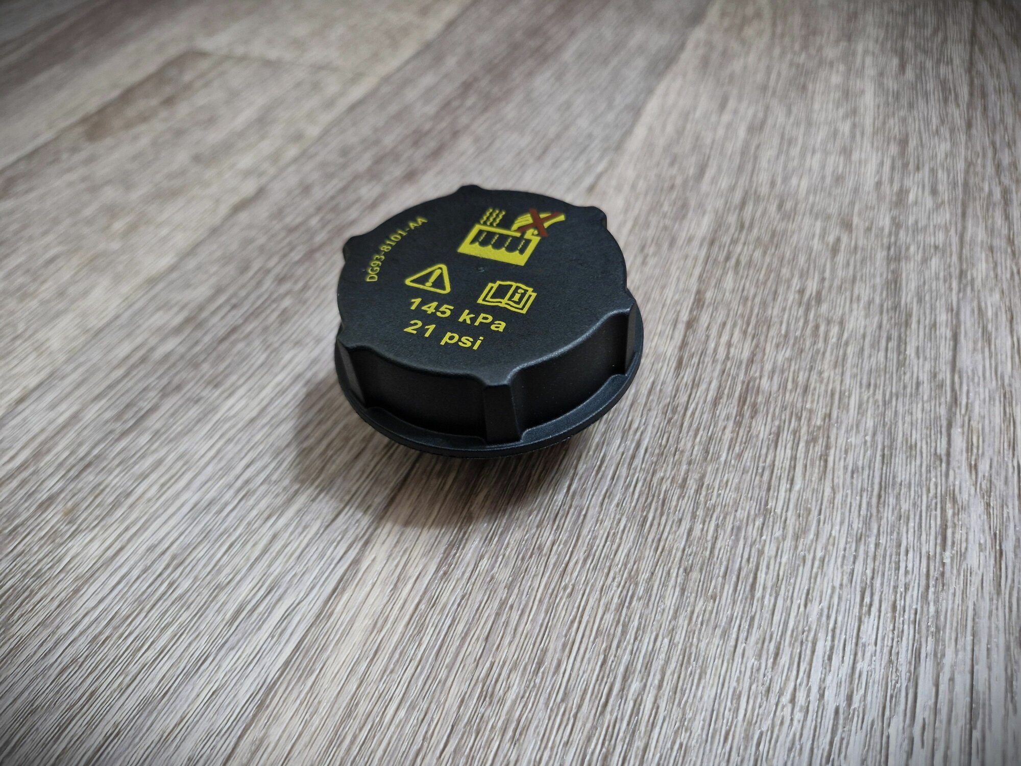 Крышка расширительного бачка охлаждающей жидкости оригинал на Форд Фокус 2, Фокус 3, Мондео 4, Куга 1, Вольво, Мазда 3