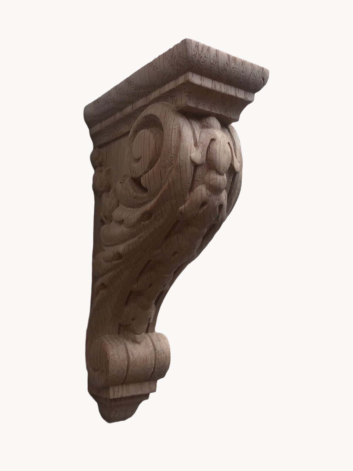 Резной кронштейн