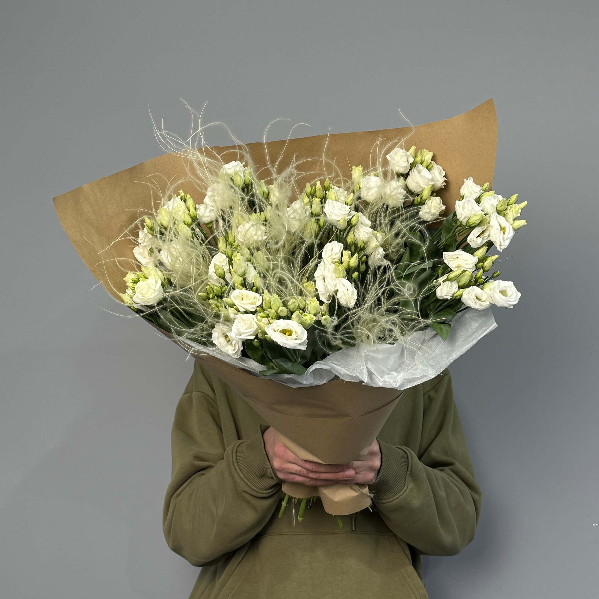 WEST FLORA Воздушное кружево – нежный букет живых цветов из эустомы с доставкой